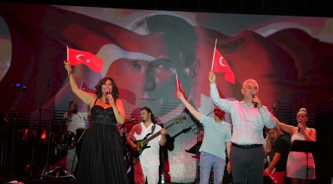 Işın Karaca'dan Bergama'da Unutulmaz Konser - Ege'de Yedigün